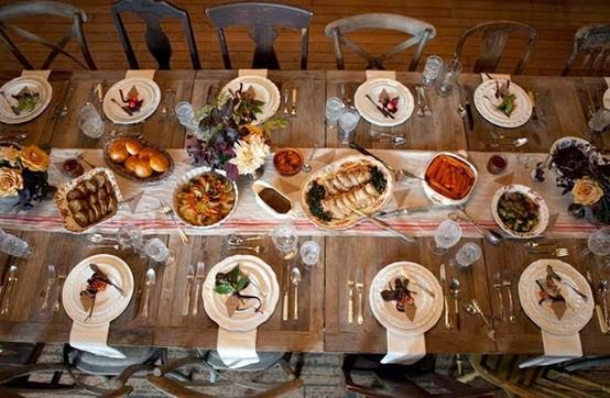 Fly Me to the Moon: Trend Alert: Family Style Reception Dining