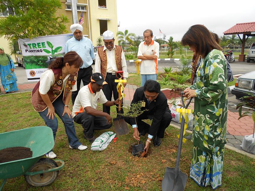 Lions Club of Kuala Krai 2014 - 2015: Tree Planting