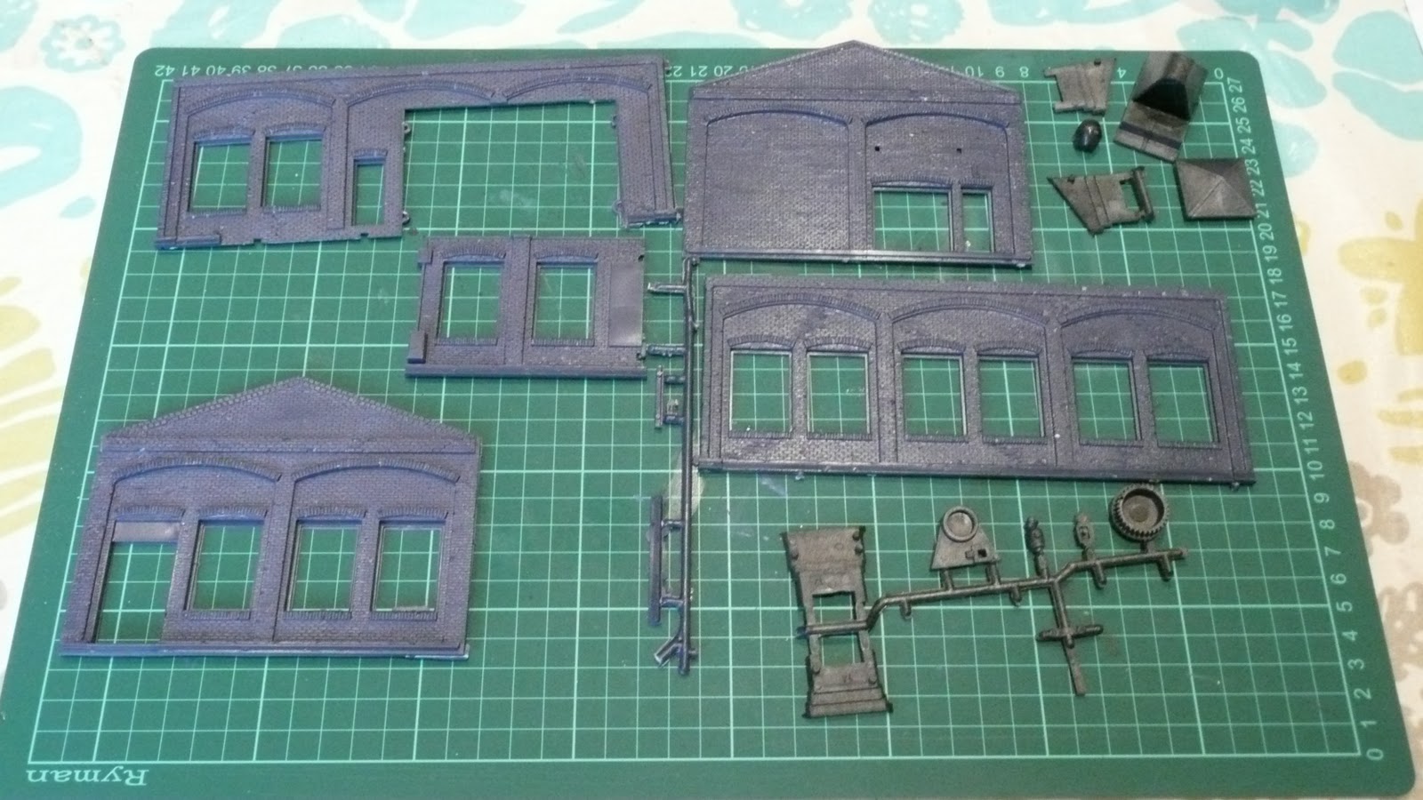 HO Scale Model Railroading in the UK: The Superior Bakery arrives at last