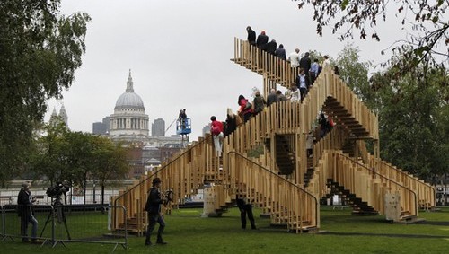 Galeria de Londres expõe 'Escada Sem Fim' | MUSIBOL