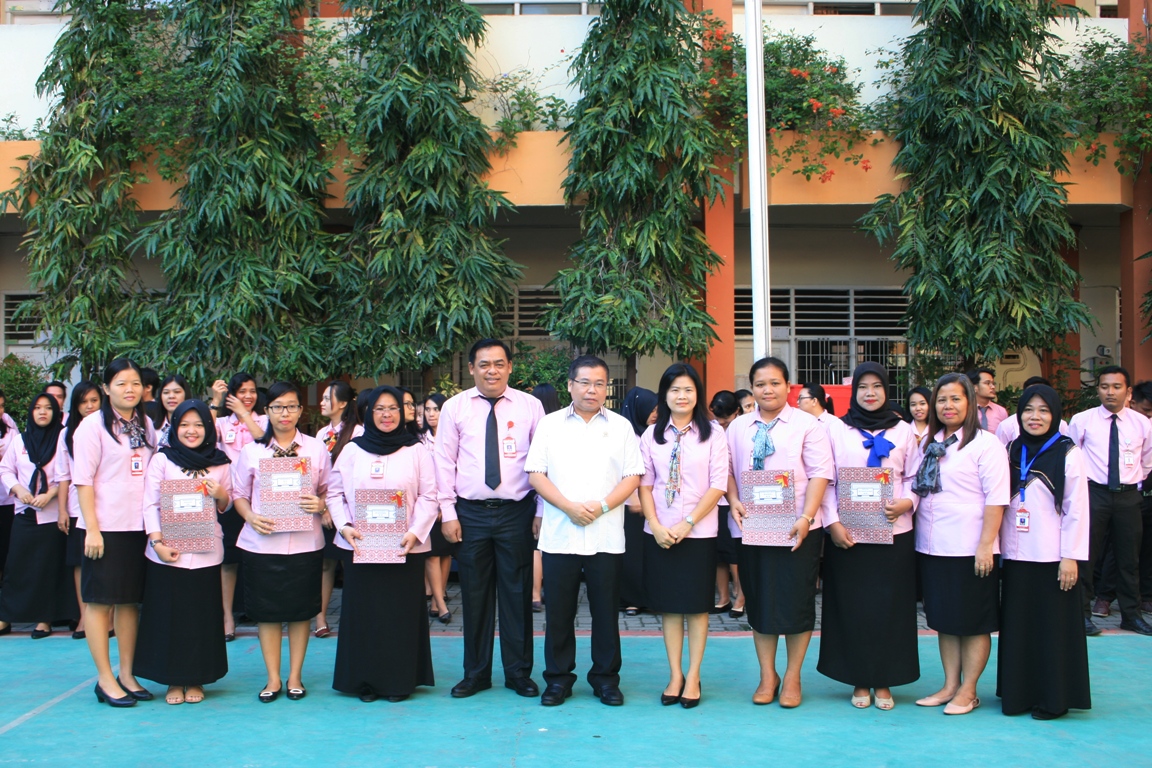 HUT PGRI ke-73, Ribuan Siswa YPSIM Bagikan Bunga - Yayasan Perguruan ... HUT PGRI ke-73, Ribuan Siswa YPSIM Bagikan Bunga - Yayasan Perguruan ...