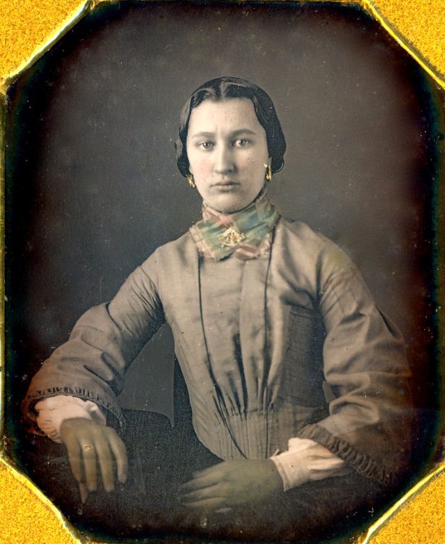 39 Stunning Photos of Upper-Class Girls in the Mid-19th Century ...