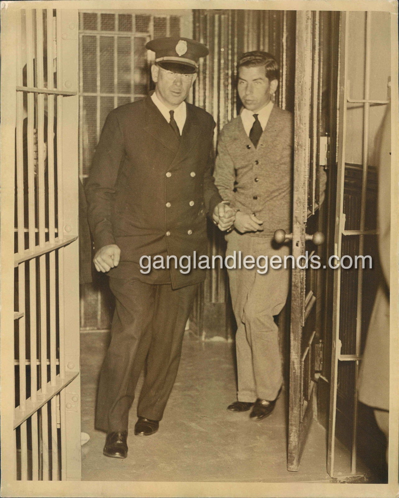 The Writers of Wrongs: The Priest, The Gangster, and the Church of St ...