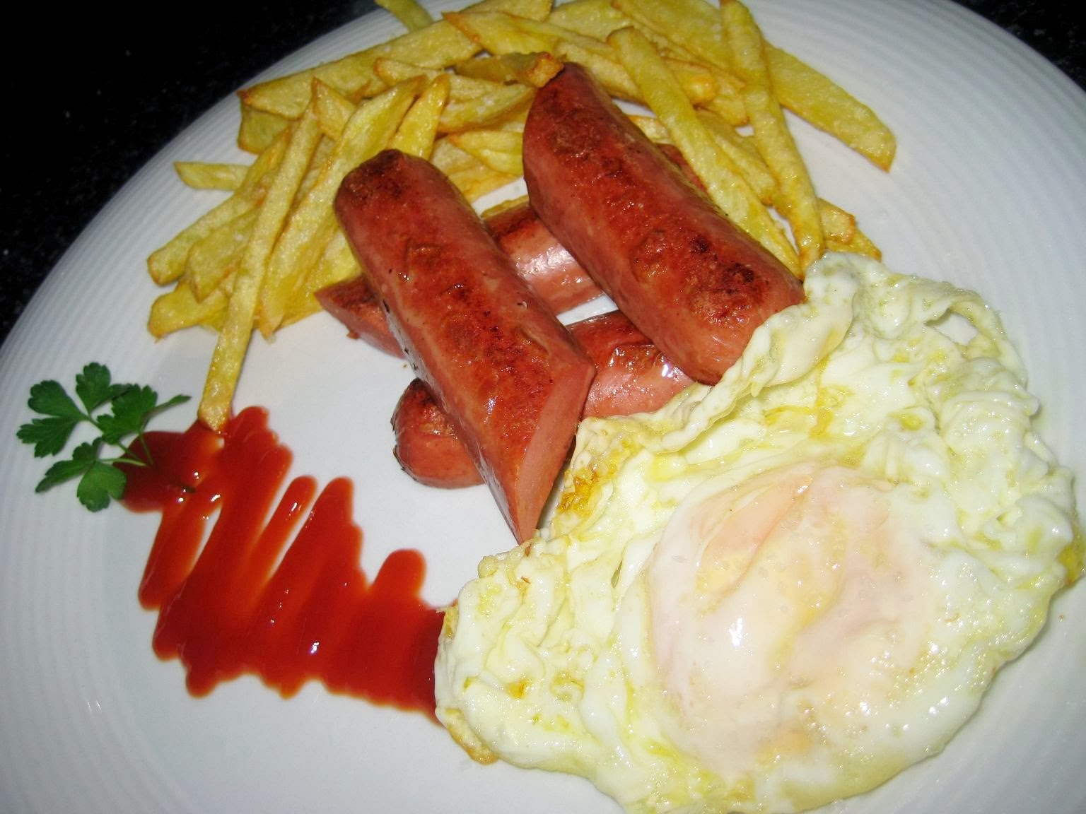La cocina facil para novatos de Mamá Rosa: Huevo frito con salchichas y ...