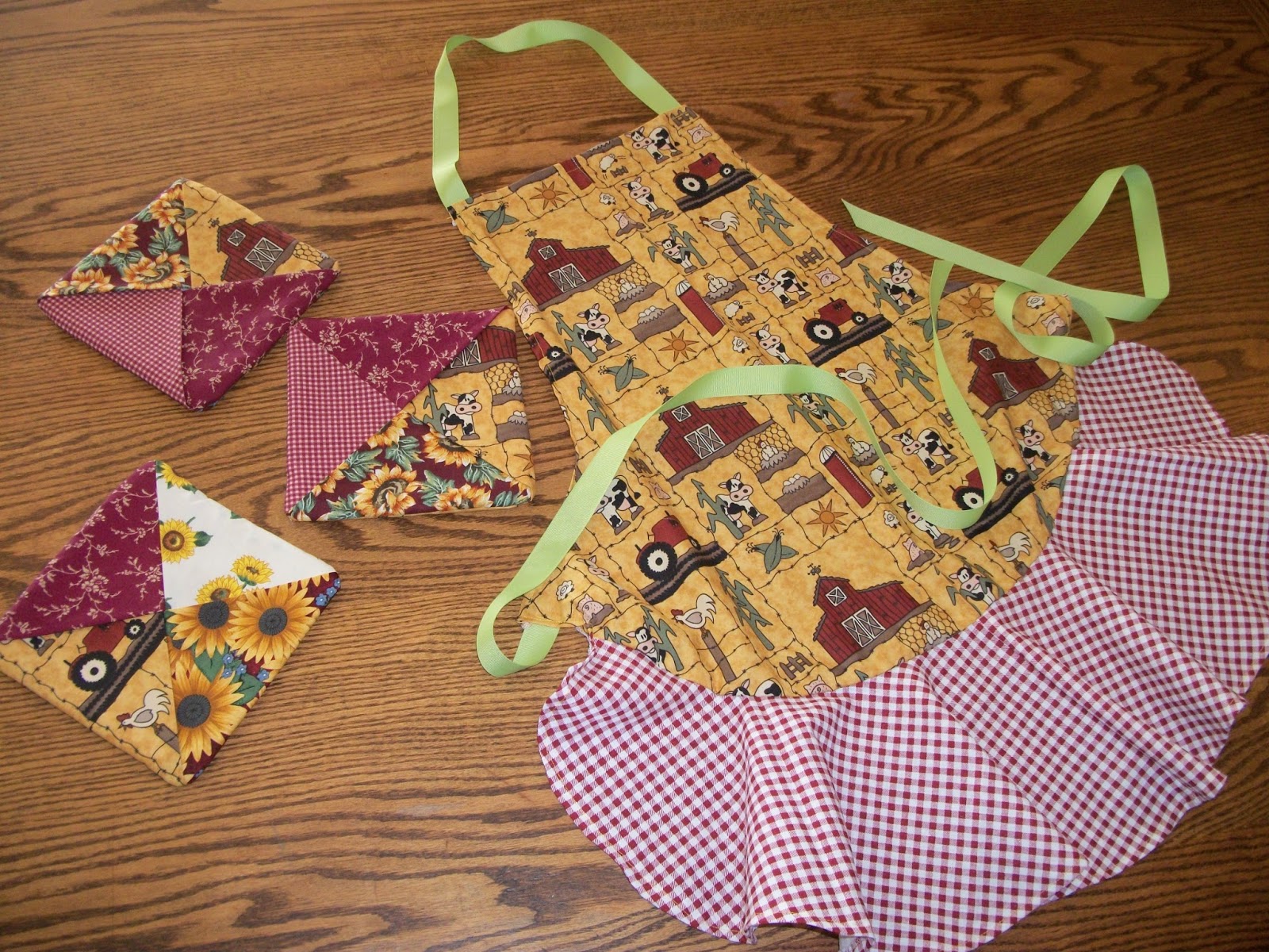 Deerecountry Quilts : Aprons and Hot Pads