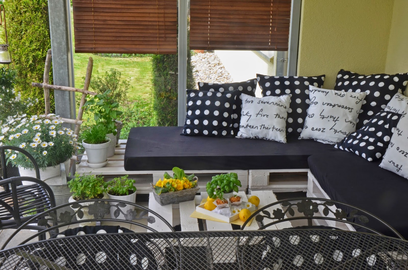 Beautiful Moments: DIY Lounge aus Paletten / Gastpost bei Mein Feenstaub