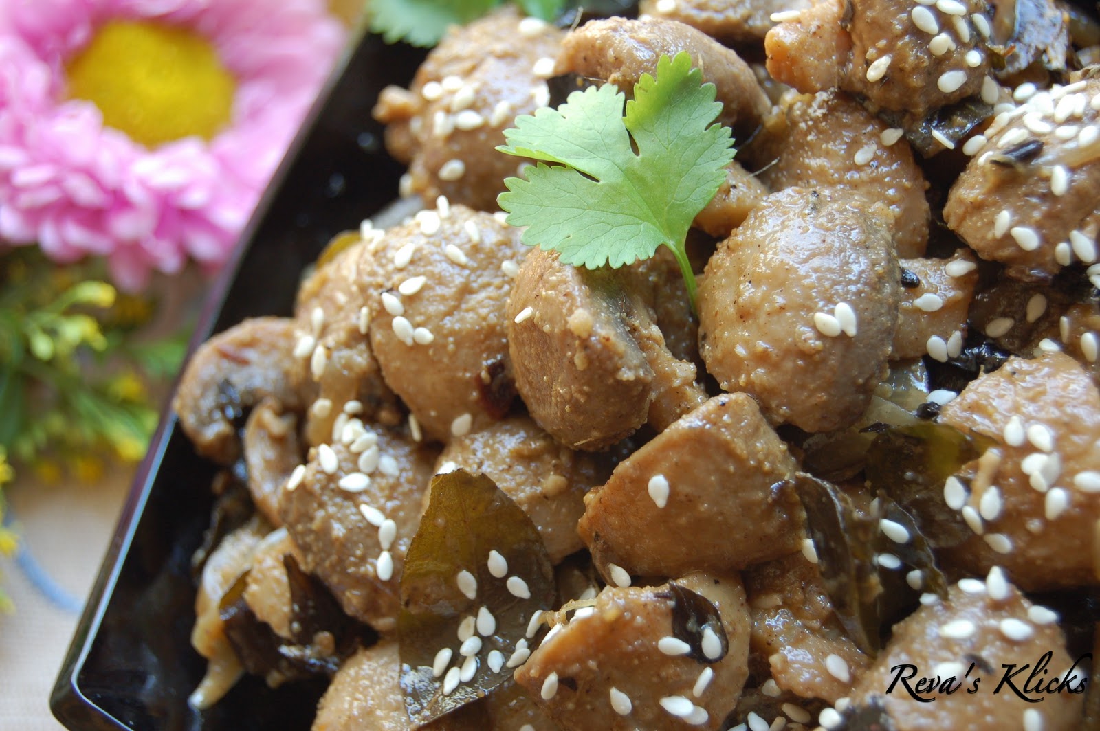 Kaarasaaram: Mushroom Curry Leaf Masala