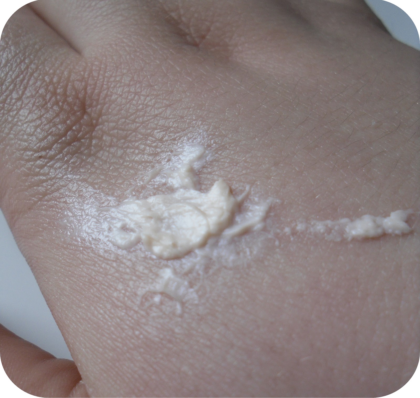 Three Little Búhos: The Body Shop Candied Ginger Hand Cream Review