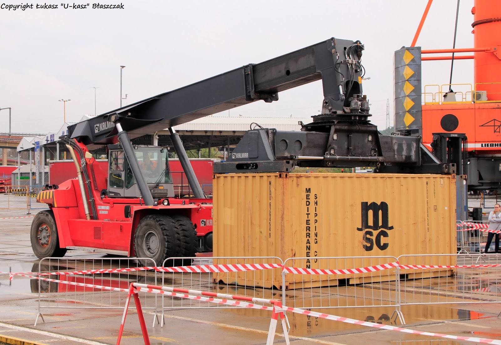 W obiektywie shipspottera czyli z migawką nad portową sadzawką: Z cyklu ...
