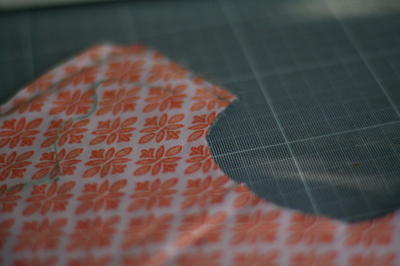 de rerum natura: Bavoir à rallonge pour fratrie partageuse : tutoriel