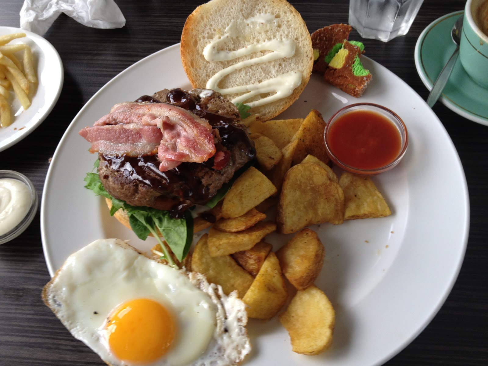 Parade Cafe, Wellington - Beef Burger with Bacon, Egg and Onions - 3/10