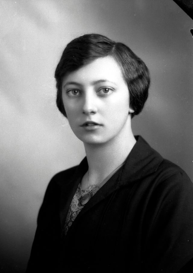 50 Black and White Studio Portraits of Beautiful Swedish Women in the ...