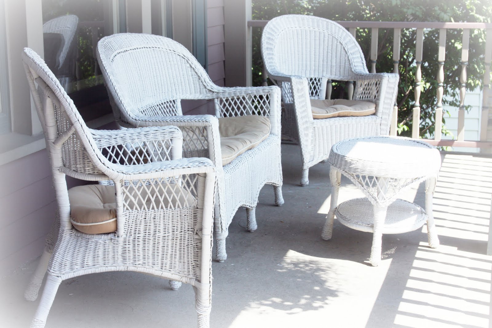 266 Oak: Porch Sitting...