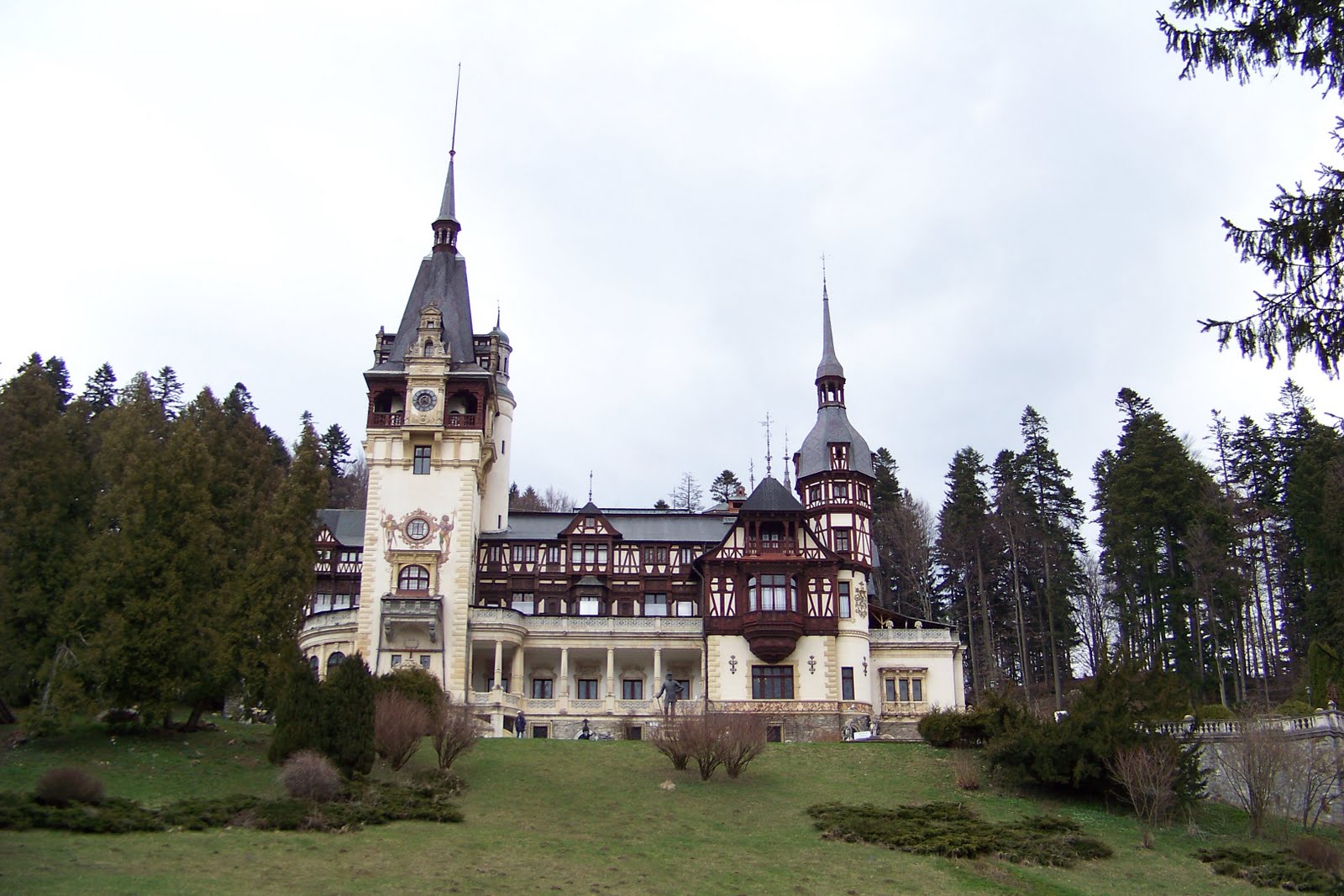 Inténtalo, merece la pena.: Castillo de Peles.Sinaia. Rumanía.