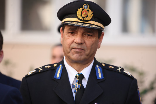 ΤΙΜΑ ΤΑ ΓΑΛΟΝΙΑ ΤΟΥ Ο ΑΝΤΙΣΤΡΑΤΗΓΟΣ ΚΑΙ ΦΕΥΓΕΙ ΜΕ ΨΗΛΑ ΤΟ ΚΕΦΑΛΙ: «ΟΙ ...