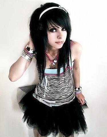 black and white fashion: Moda Emo