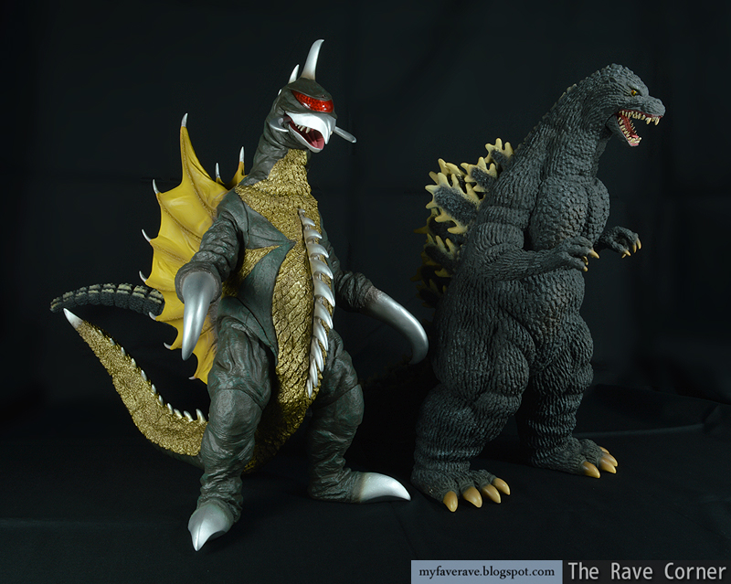 The Rave Corner: Previews Exclusive X-Plus 30 cm Gigan '72 Review