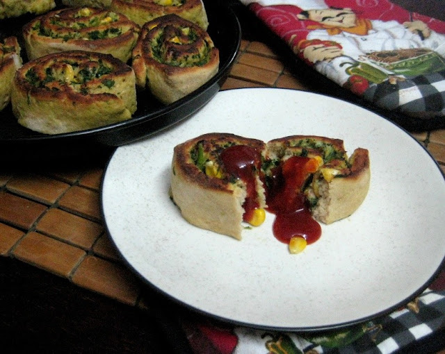 Nan's yum-yums!: Spinach and Corn Bread Roll