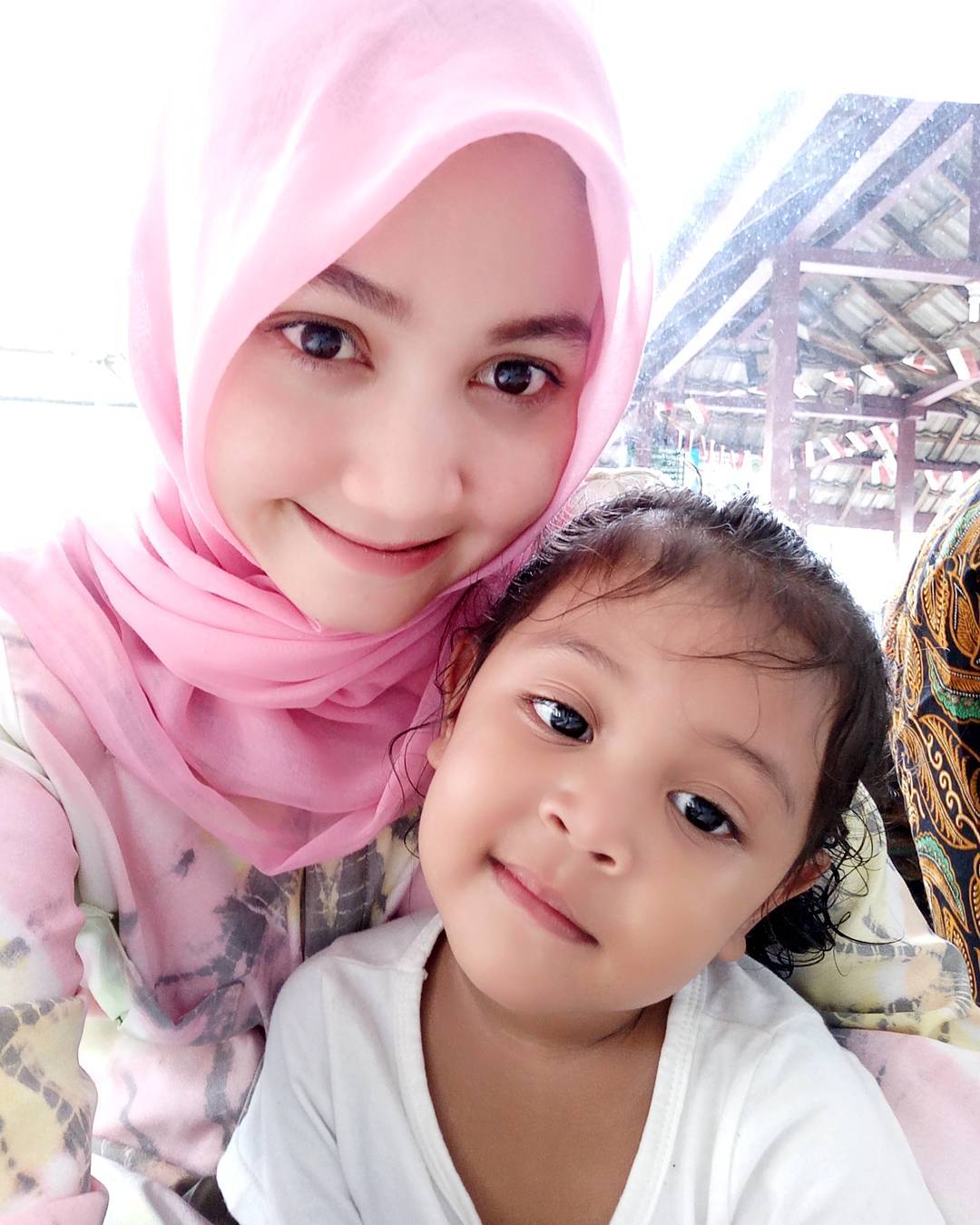 Foto Calon Mama Muda Berjilbab Cute Tante Ara