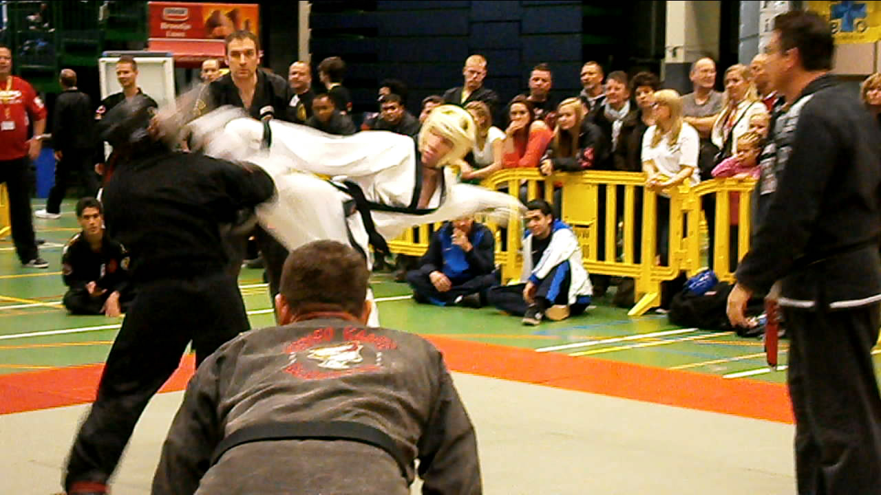 AMERICAN DOJO - Taekwondo/Tangsoodo - Sport Karate/ Kickboxing