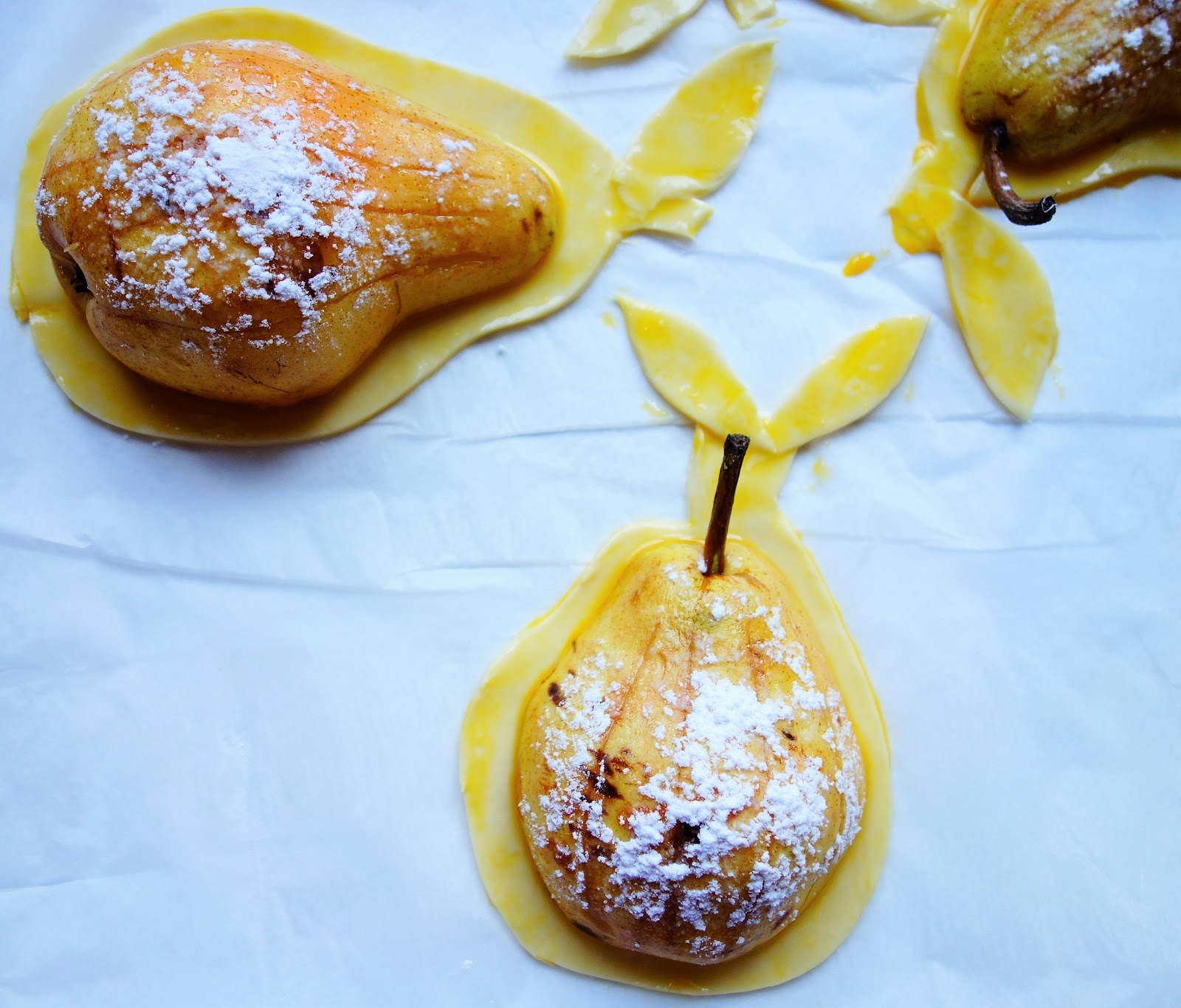 Poires feuilletées, cœur de caramel au beurre salée - Initiales GG ...