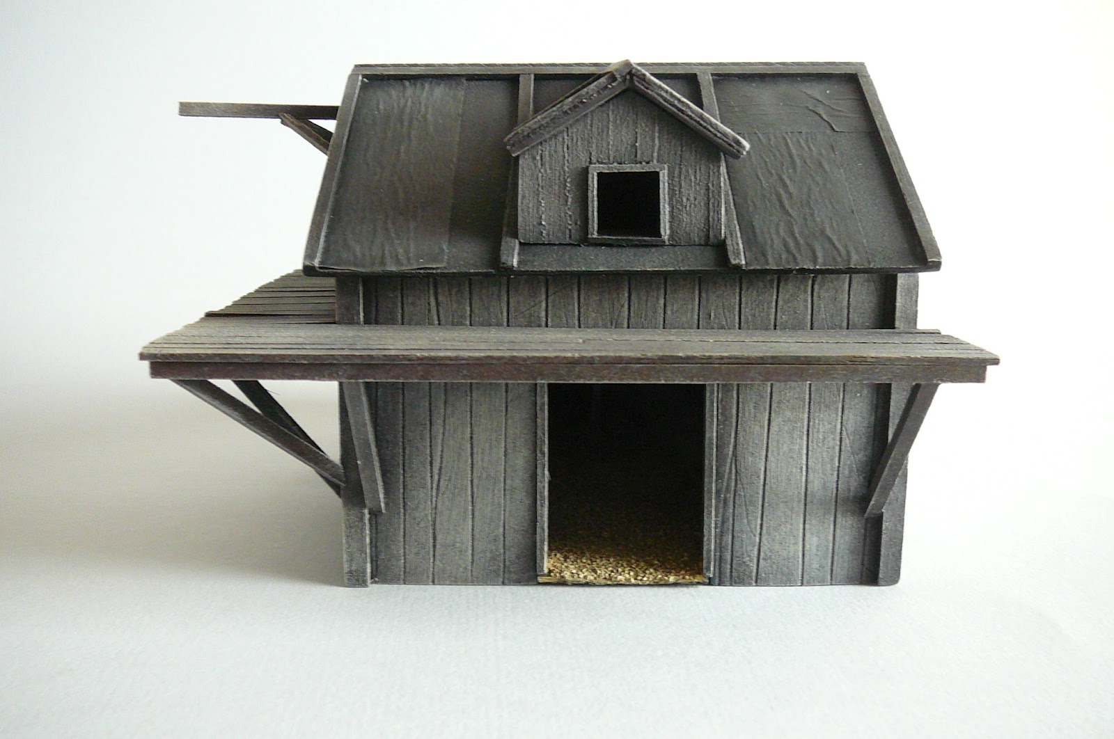 lucky punk: 28mm Resin Barn Building Finished