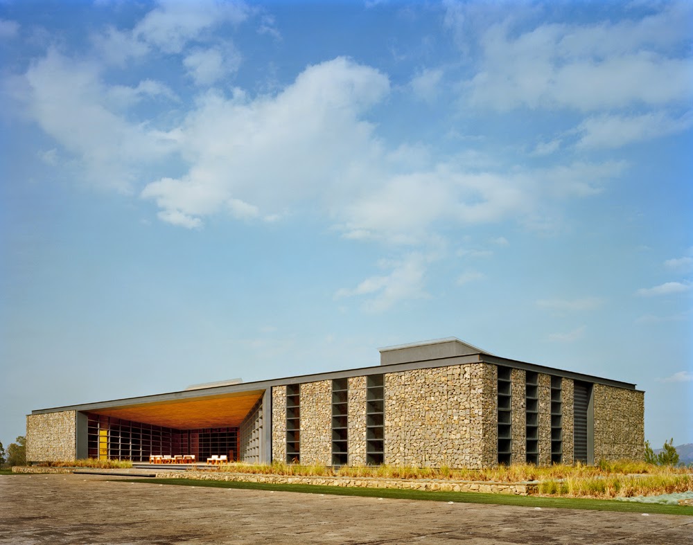 35 Cool Building Facades Featuring Unconventional Design Strategies ...