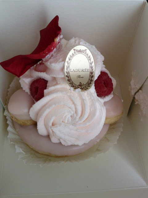 Ladurée... à la folie ! ~ Une Demoiselle à Paris - Blog Lifestyle ...