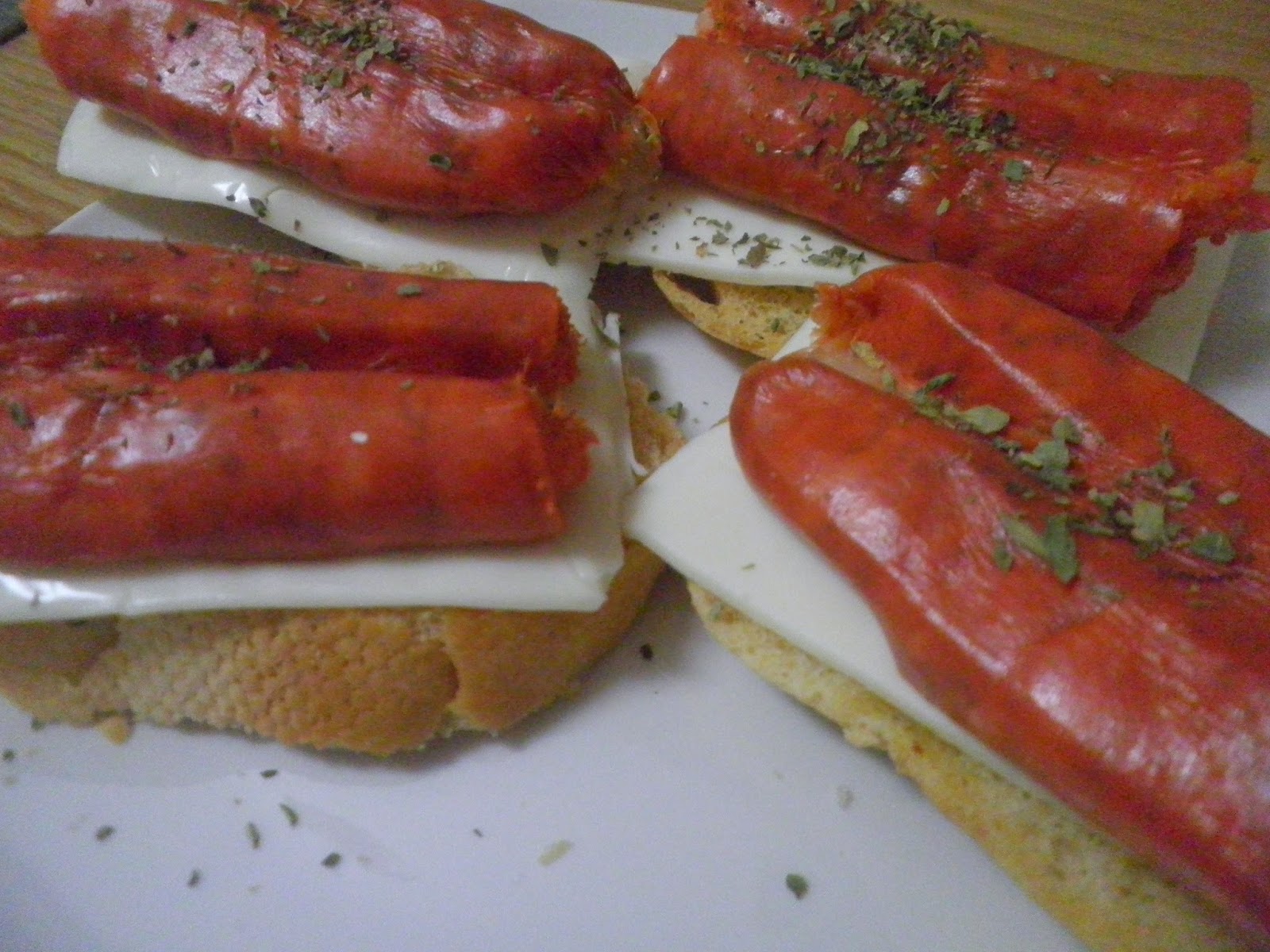 Canapé de chistorra con queso