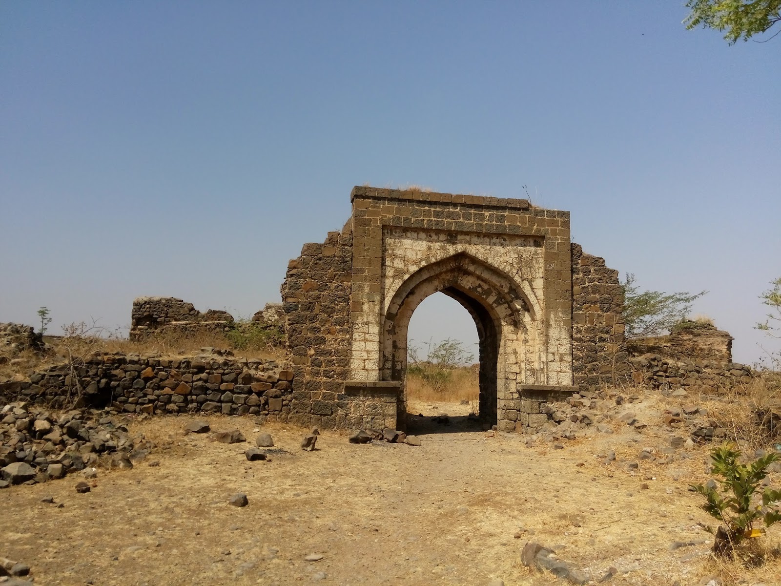 Dharur Fort aka Fatiyabad fort in Beed district of Maharashtra. | The ...
