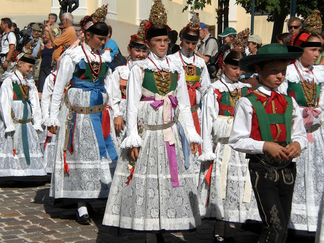 FolkCostume&Embroidery: Rhaetian Costumes part 2, Ladin Costume
