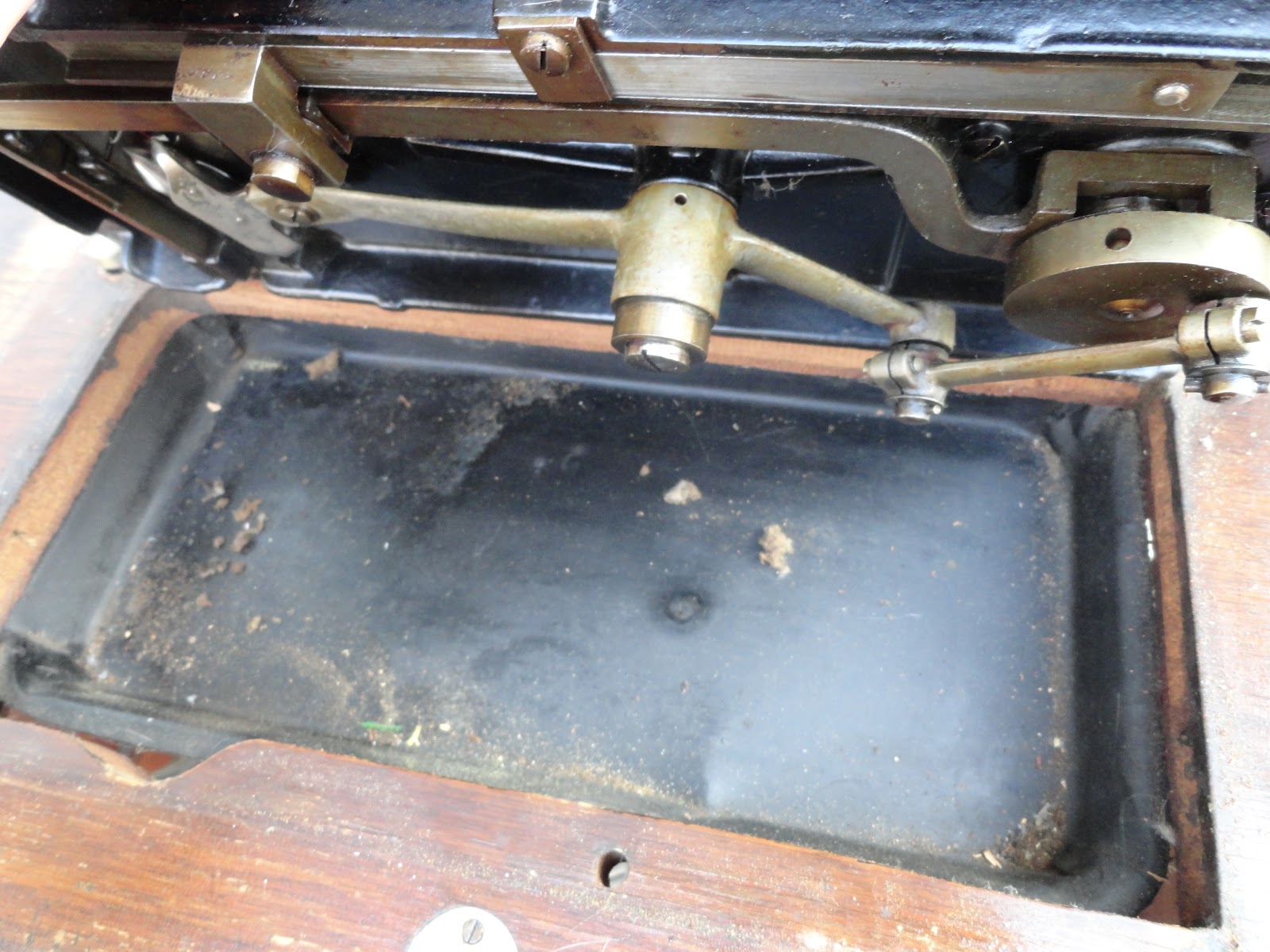 Sewing By Day: New Home Light-Running Treadle: An Introduction