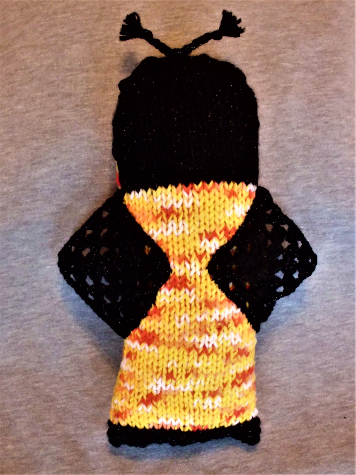 Great Balls of Wool: Free pattern for an insect worry monster....