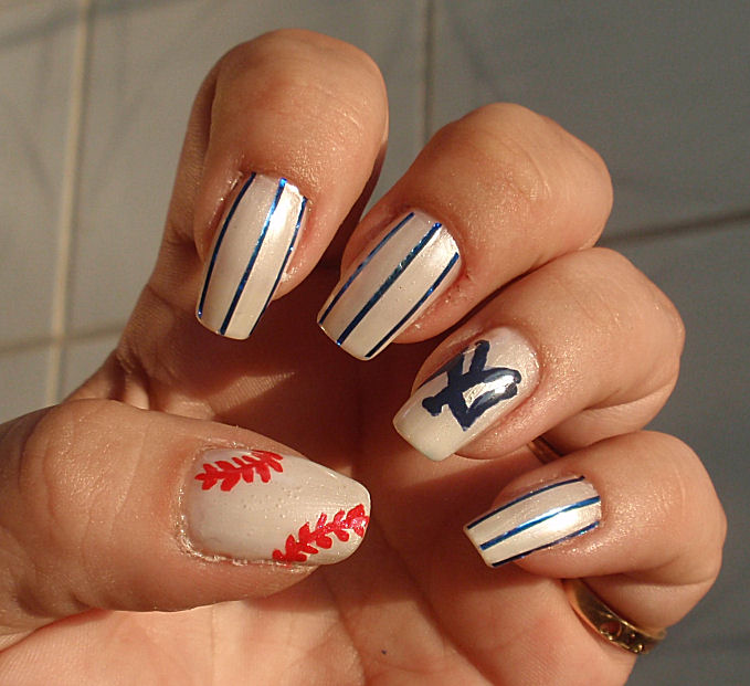 Krafty's Korner: N.Y. Yankee Nail Art