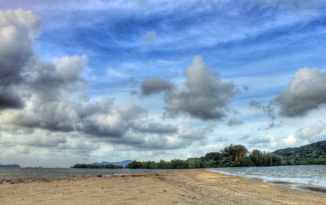 MEMANCING DI TELUK SARI, ENDAU, MERSING