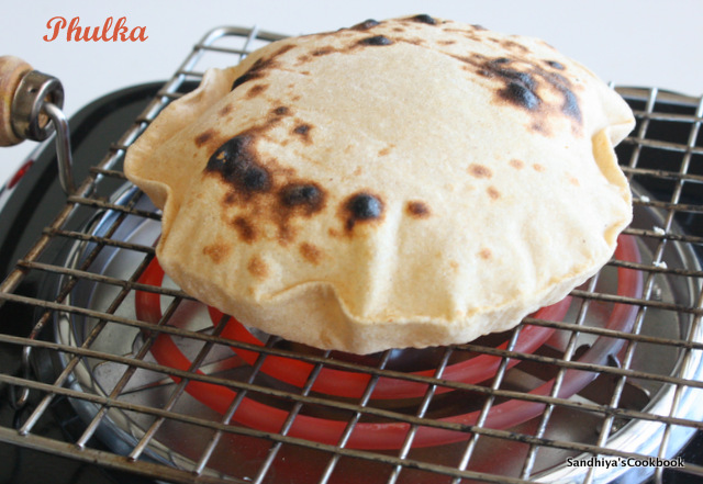 Sandhiya's Cookbook: Phulka | Home made Phulka | How to make Phulka
