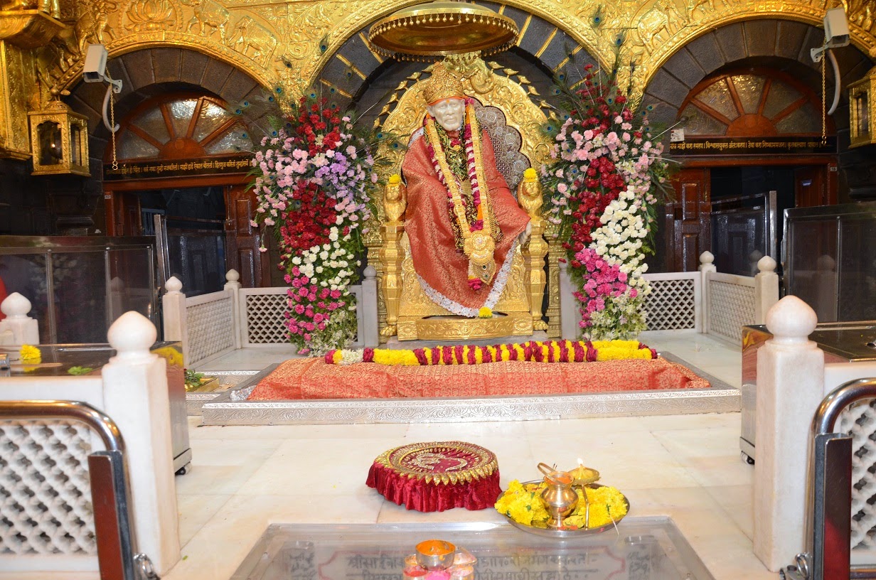 Sai Picture gallery: Sai Darshan- Baba - As seen in Samadhi mandir on ...