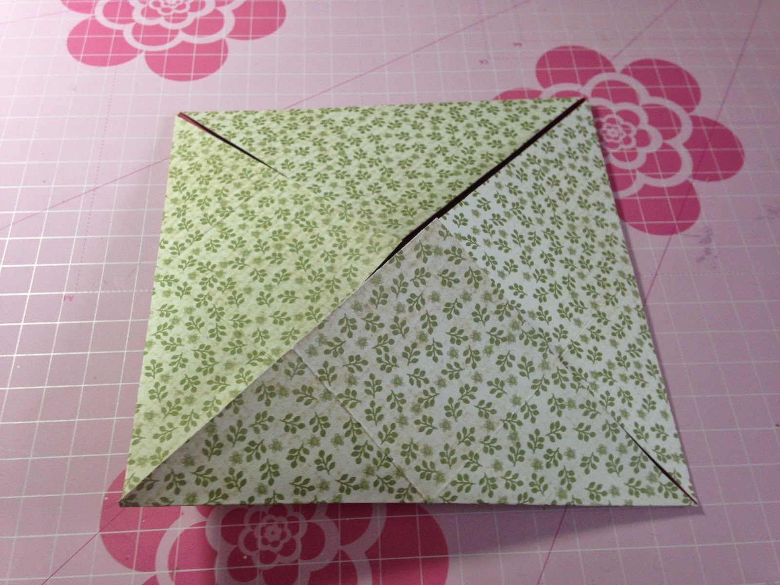 Pauline's Creative Journey: Folded Frame Tutorial.....