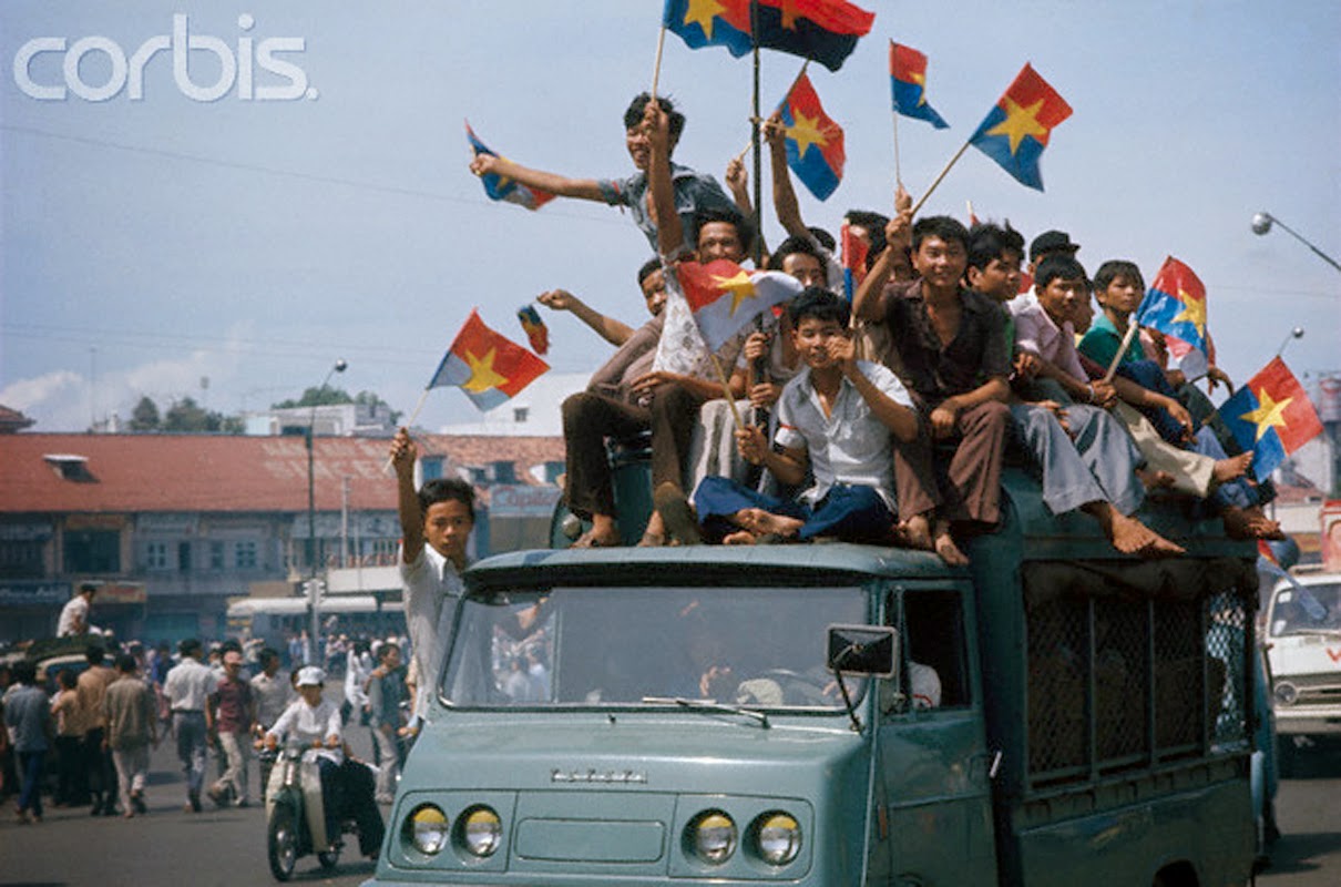 75 Color Photographs That Capture the Fall of Saigon in April, 1975 ...