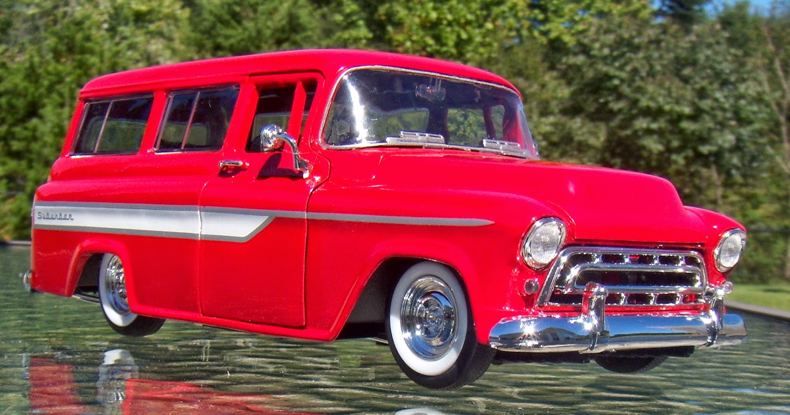 1:24 Suburban, Part 2: Jada Toys 1957 Chevy Suburban