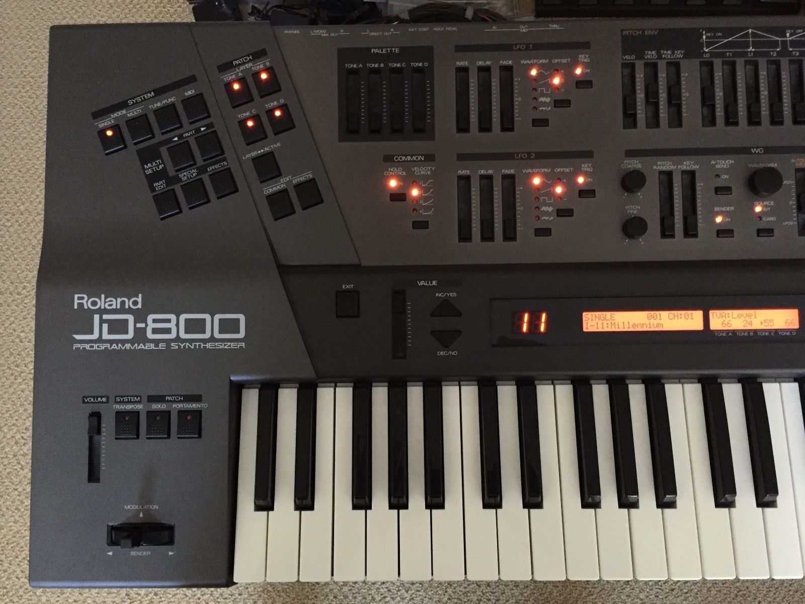 MATRIXSYNTH: Roland JD-800 Synthesizer in *mint* Condition with Le Cover