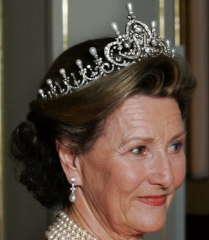 The Golden Age: Pearl tiara of Princess Maud of Wales, Queen of Norway
