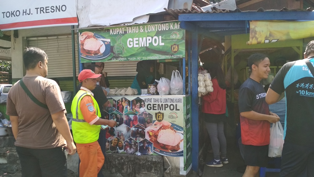 Kuliner Legendaris Bandung: Kupat Tahu Gempol Sejak Tahun 1969
