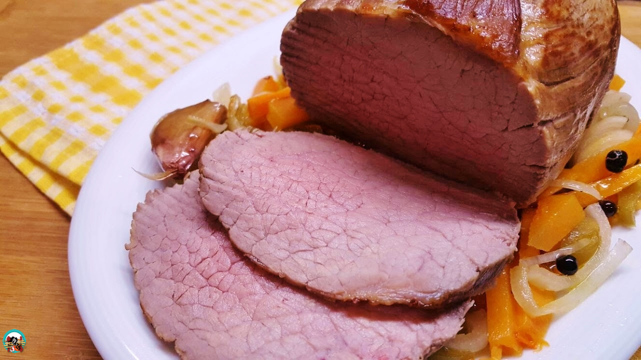 Redondo ternera asado con verduras - ¡Huele Bien!