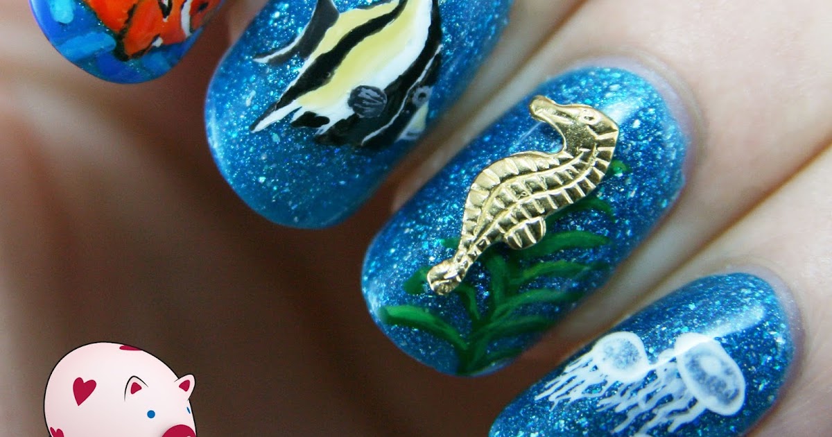 PiggieLuv: Feeeshes! Sea life nail art with sea horse charm