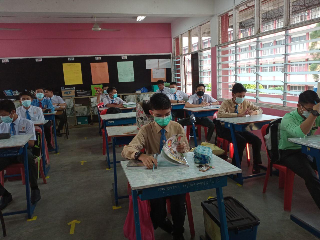 Pemantauan PPD Kluang untuk Pendaftaran semula pelajar Tingkatan 4 ke ...