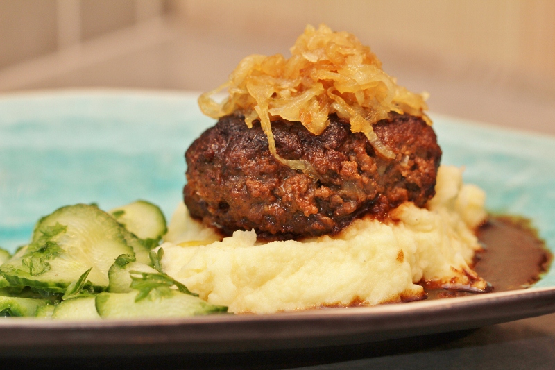 Två små kök: Pannbiff med lök och potatismos. Husmanskost är ingen konst!