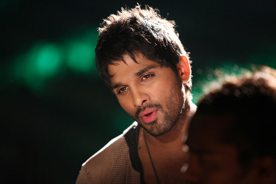 Allu Arjun's Julayi Movie latest Photos Gallery