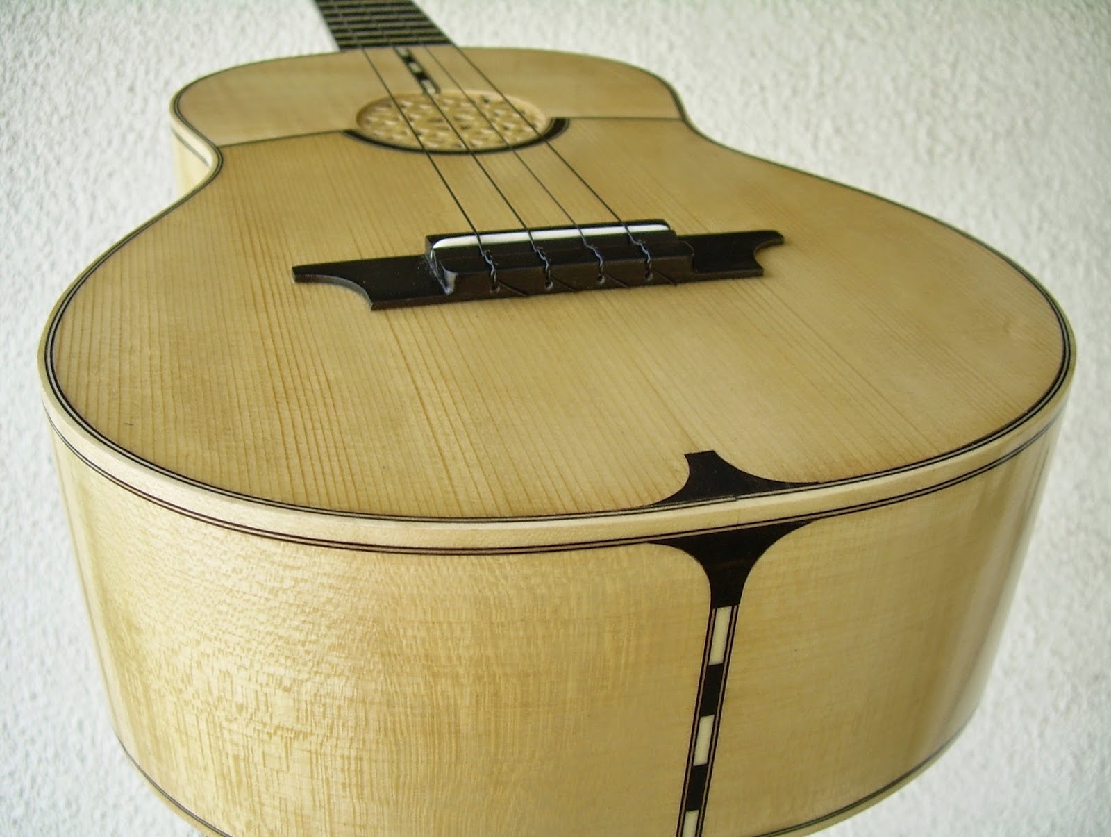 Alfonso Sandoval - Luthier: CUATRO VENEZOLANO