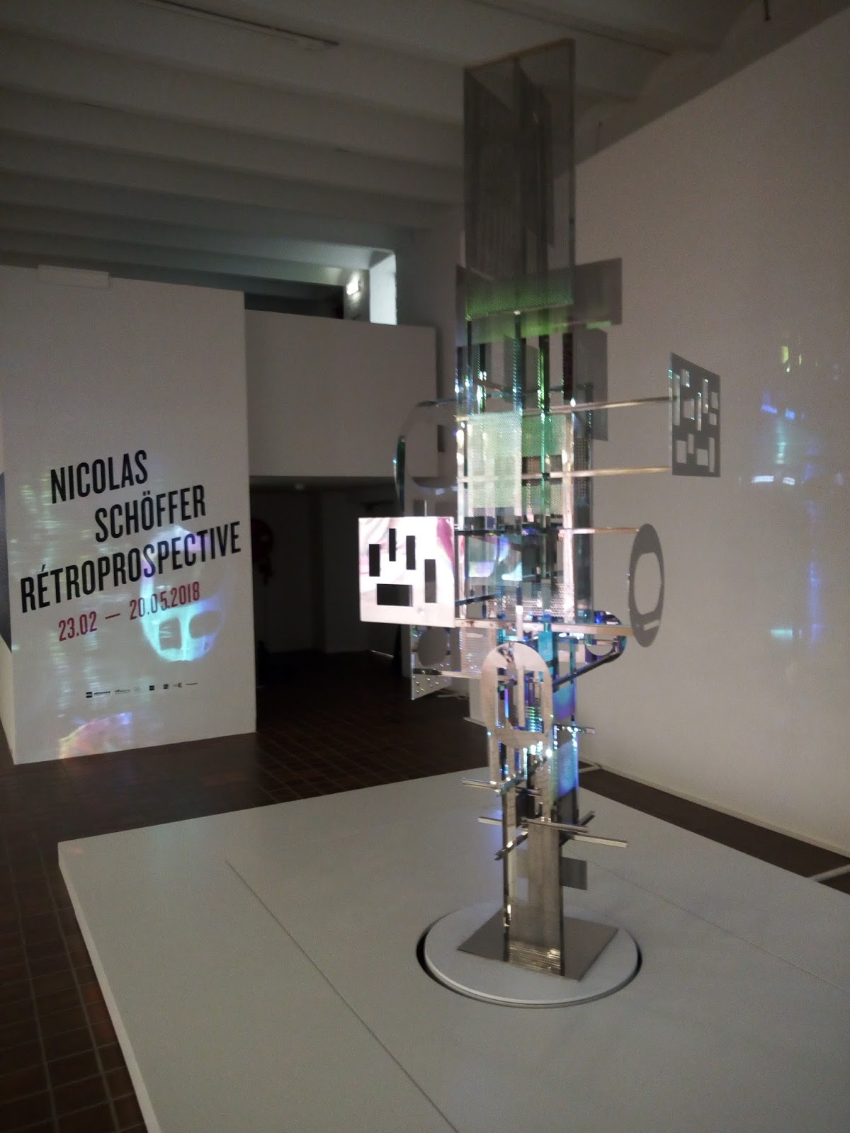 V&A: Tour Lumière Cybernétique de La Défense - Nicolas Schaffer (1970)